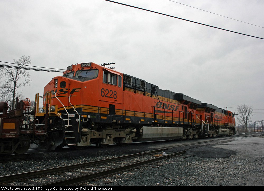 BNSF 6228